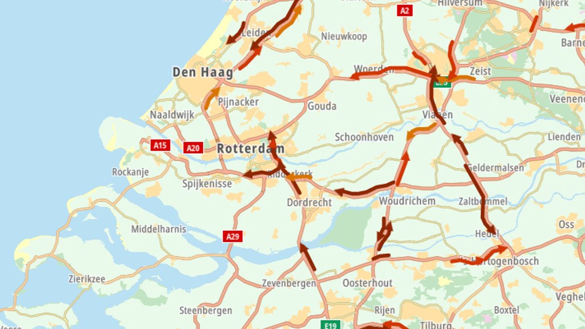 Enorme verkeersdrukte op de weg zorgt voor veel files, ANWB spreekt van ...