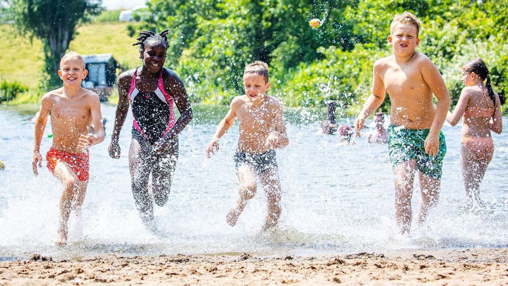Op naar de 30 graden: het kan zomaar tropisch warm worden - Omroep ...