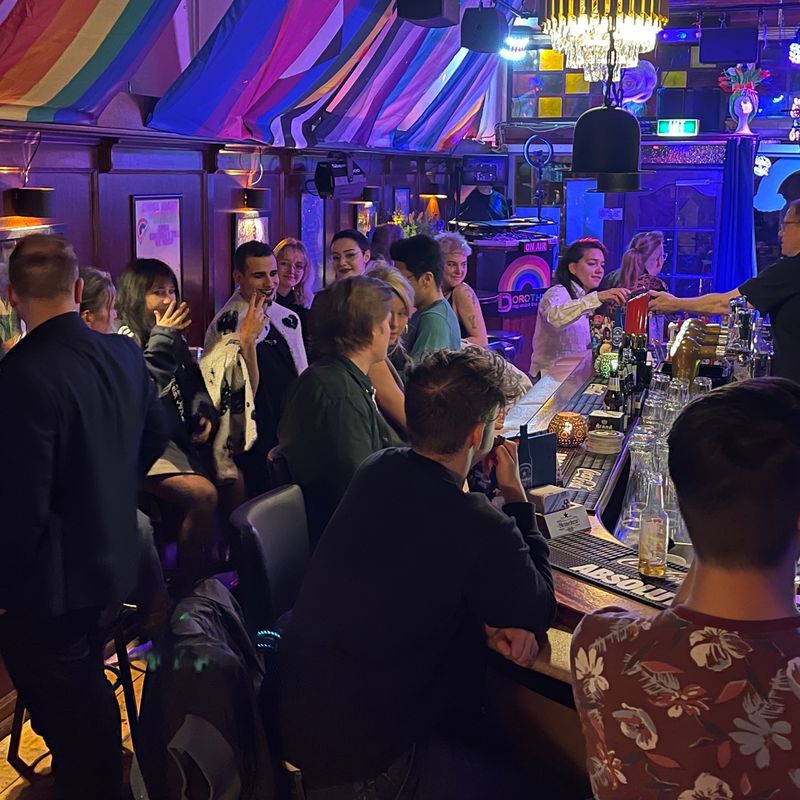 Lhbti-bar weer gewoon open na mishandeling: 'Niet te veel meer bij ...