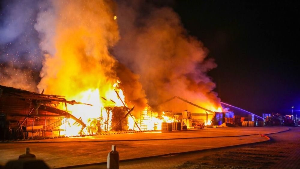 Brand in loods • brand tijdens bakken van broodjes - Omroep Gelderland