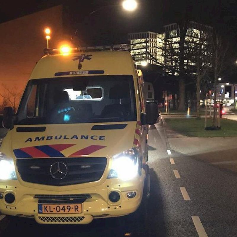 Fietsster overleden aan verwondingen door botsing tegen autodeur in Almelo - Oost