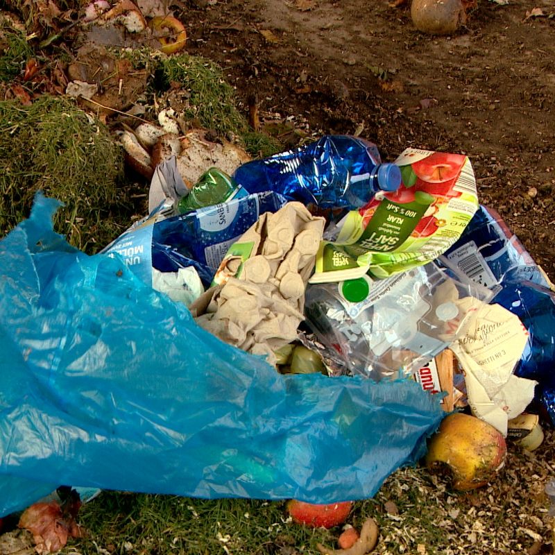 Van plastic tot verfblikken, er zit te veel vervuiling in het gft-afval ...