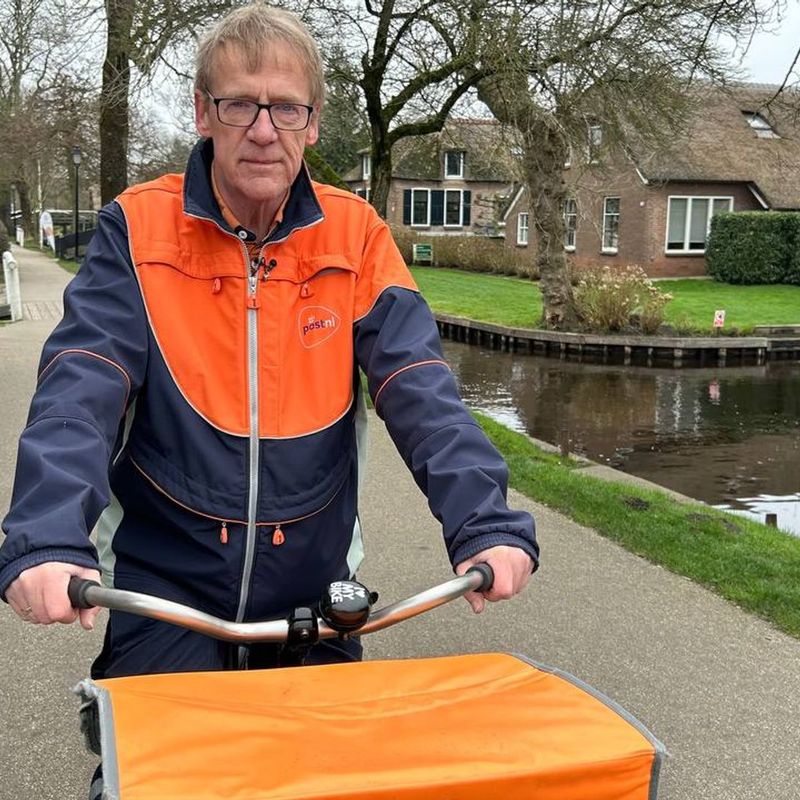 Postbode en schrijver Jan uit Giethoorn is 'wereldberoemd': "Ik ben een ...