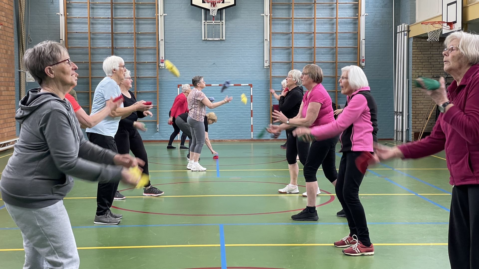 Lessen 115-jarige gymvereniging Sparta uit Gieten op de tocht door ...