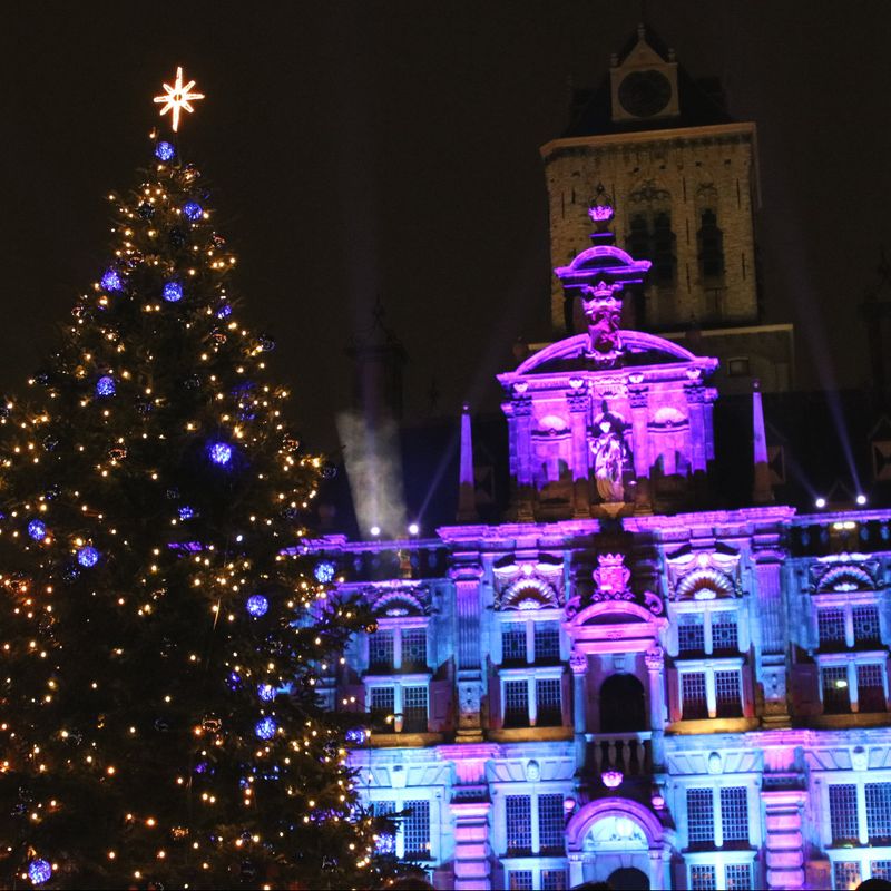 Delftse binnenstad in winterse sferen tijdens Lichtjesavond: 'Dit is ...