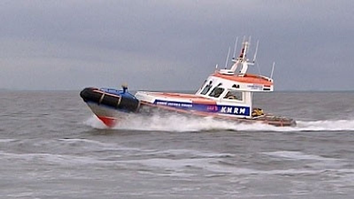 Reddingsboot valt uit tijdens redding - RTV Noord