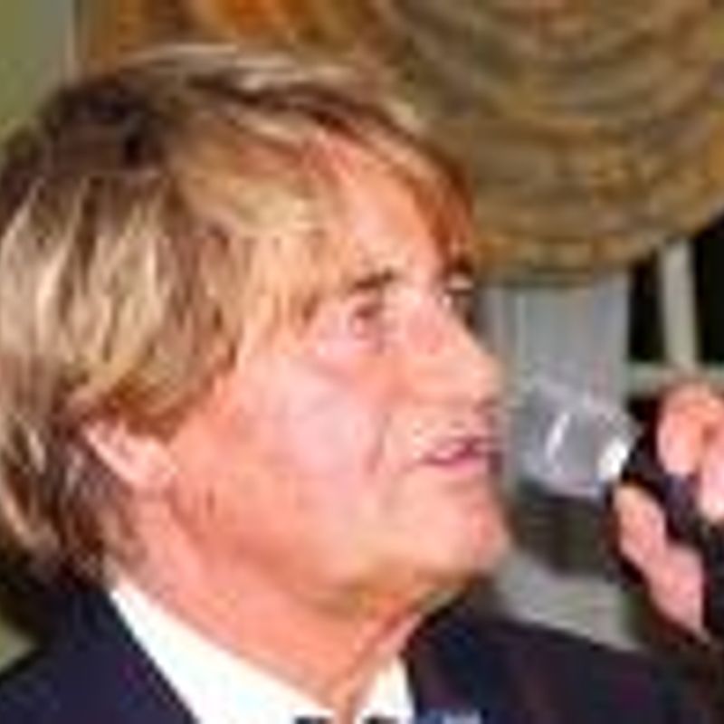 Lintje voor oud-scheidsrechter Frans Derks - L1