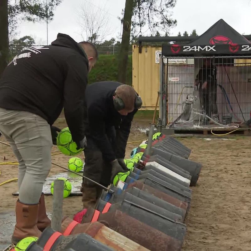 Knallen in Rolde: 'Carbid is mooier dan vuurwerk' - RTV Drenthe
