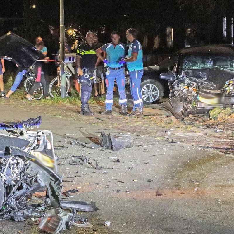 Twee gewonden bij frontale botsing in Zwartemeer - RTV Drenthe