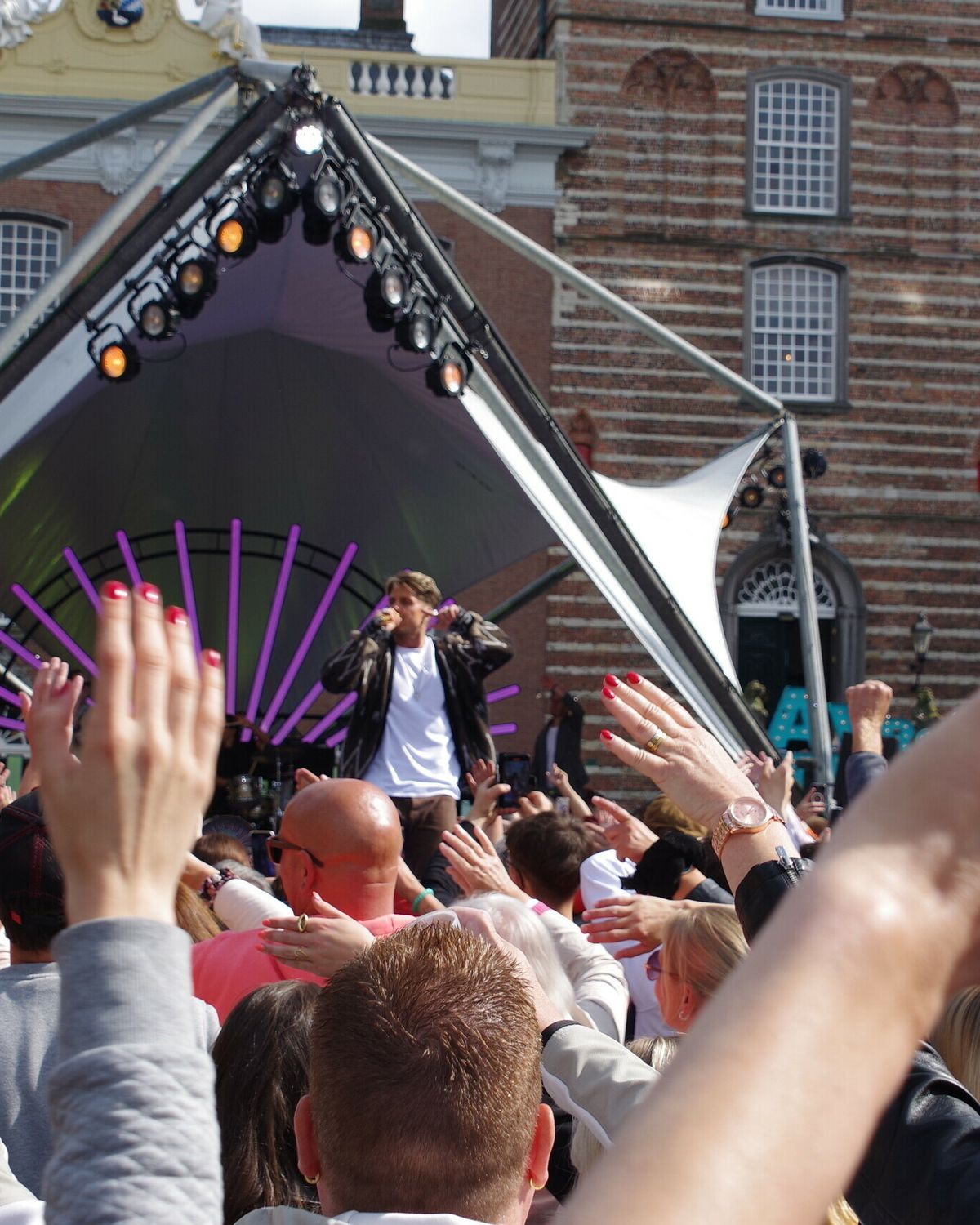 Jong en oud gaat los tijdens het Muziekfeest in Goes - Omroep Zeeland