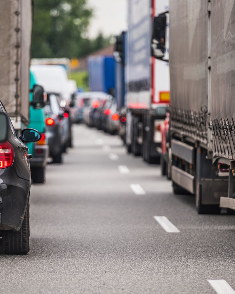Lange file door ongeval op A2 - L1 Nieuws