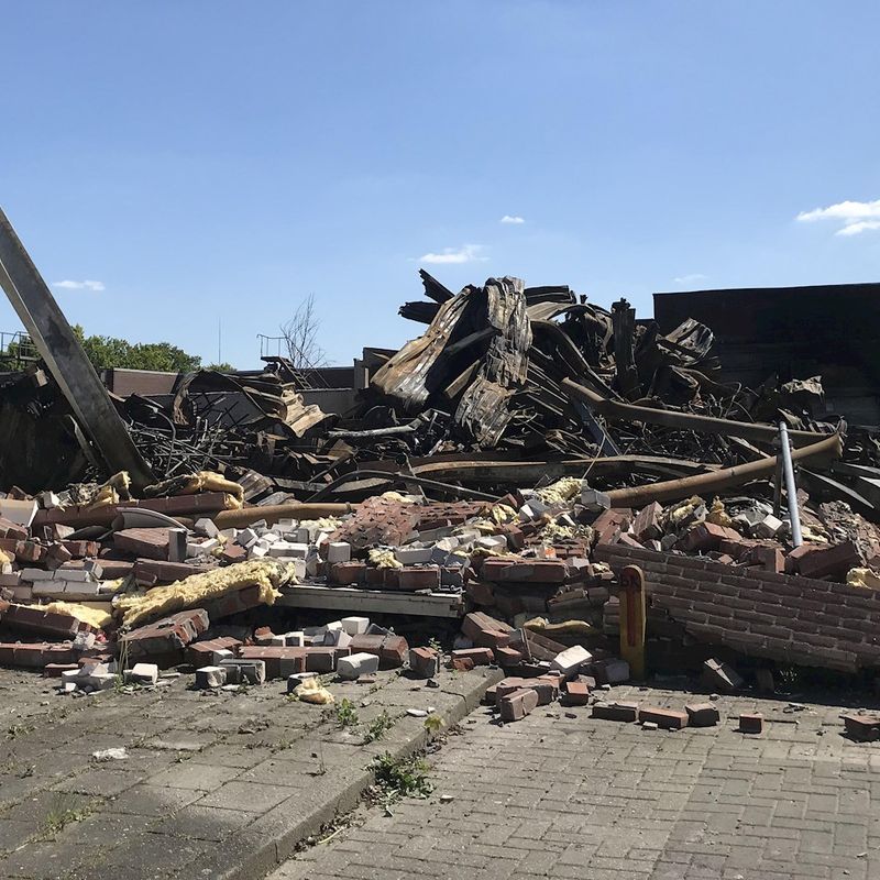 Brand Vroomshoop een dag later: 'Dit is toch triest' - Oost