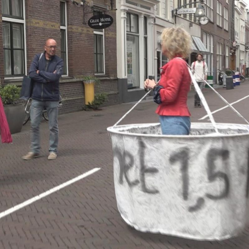 Deventer protestactie 'Hoepel op met anderhalve meter' leidt tot ...