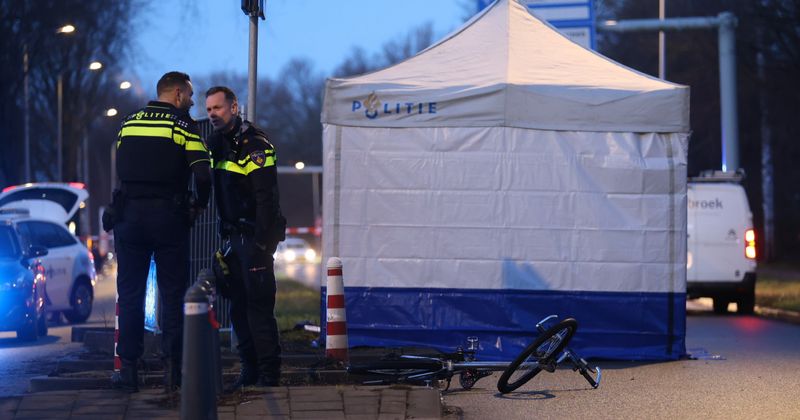 Fietser overleden na aanrijding met bestelbus, bestuurder aangehouden - Omroep West