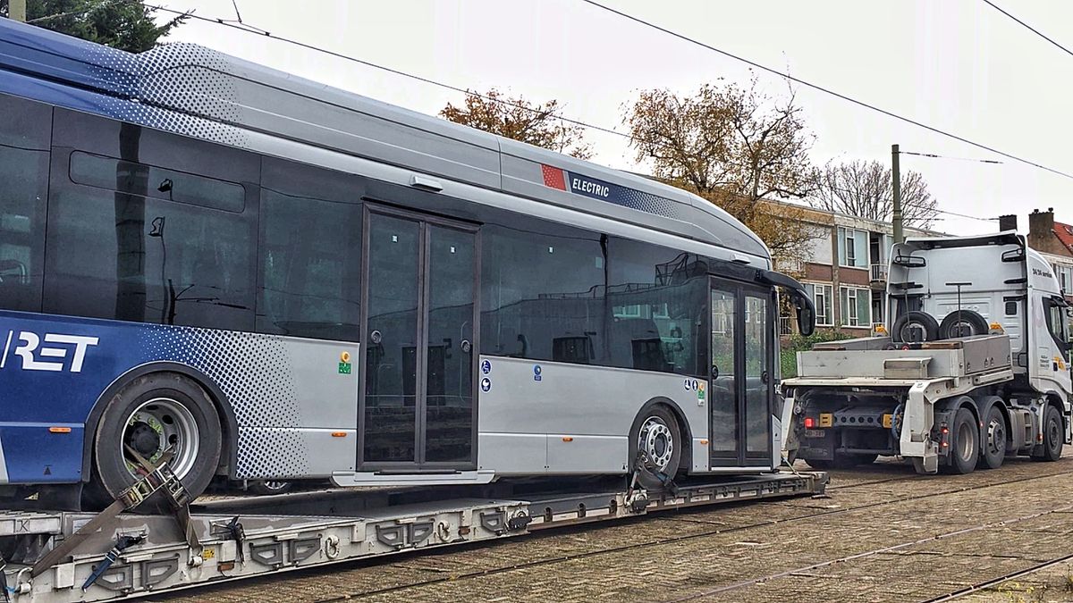 Vier weken verwijderd van eerste rit met elektrische RET-bus - Rijnmond