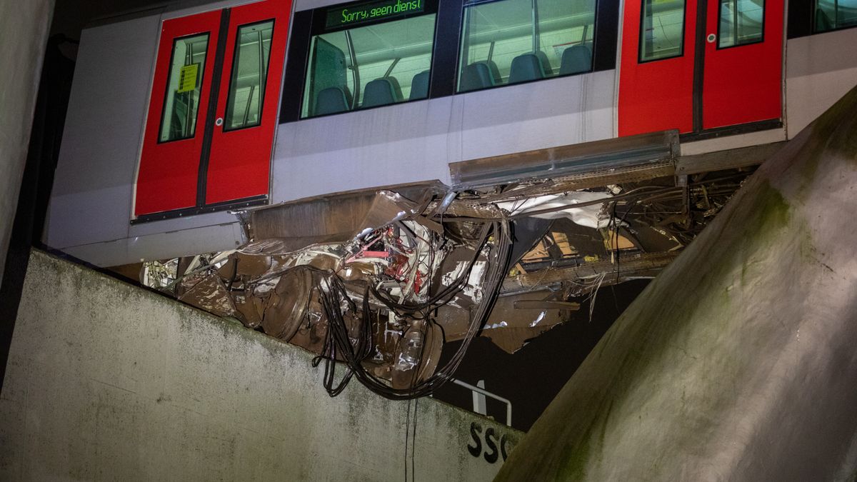 Dit weten we tot nu toe over het bizarre metro-ongeluk in Spijkenisse ...