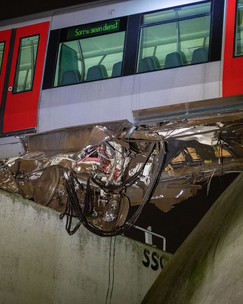 Dit weten we tot nu toe over het bizarre metro-ongeluk in Spijkenisse ...