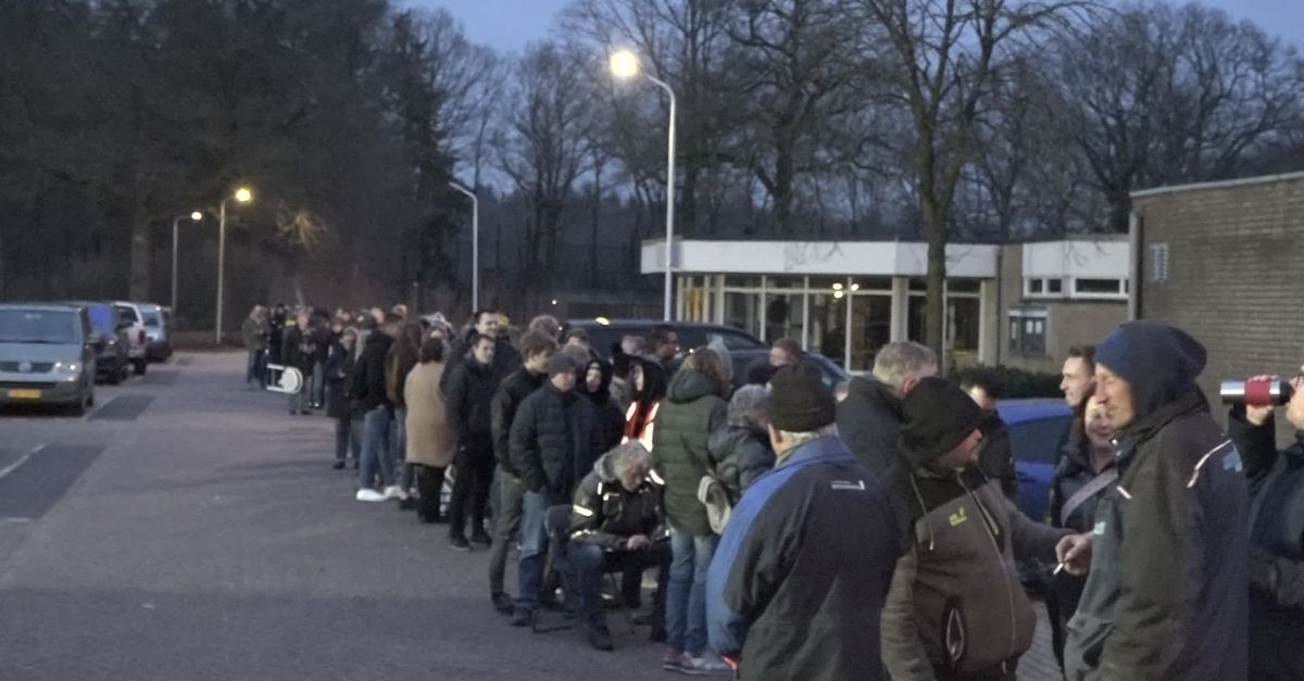 Negen uur lang in de rij voor concertkaarten Normaal: "Al had ik hier ...