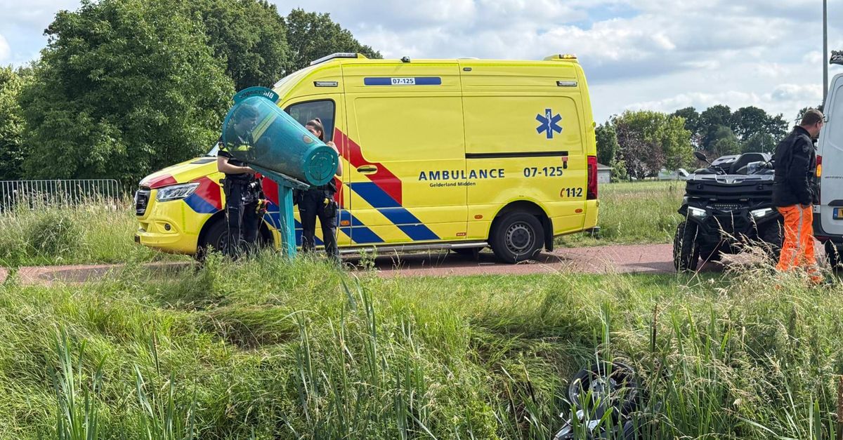 Motorrijder vliegt uit bocht • fietsers botsen - Omroep Gelderland