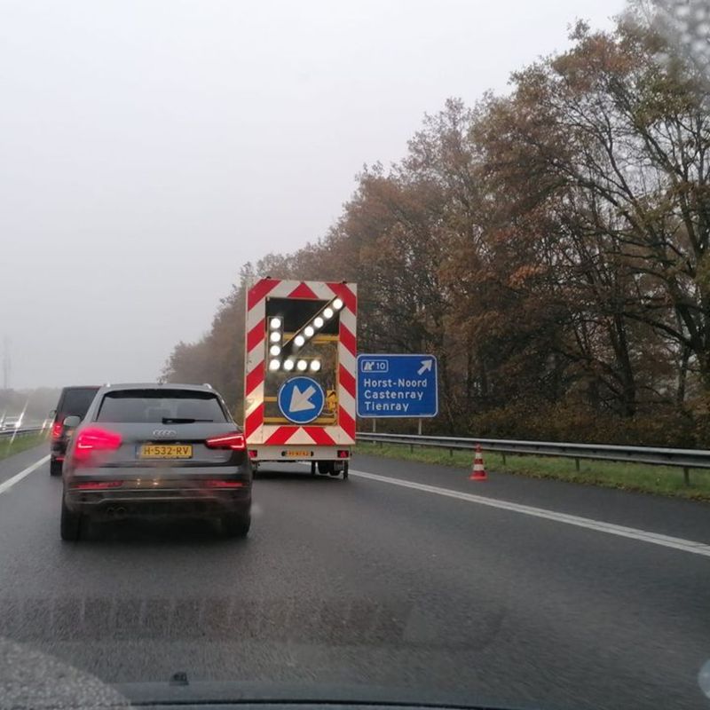 Snelweg A73 weer vrij na ongeval met twee auto's - L1 Nieuws