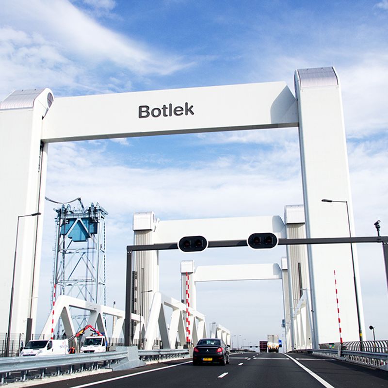 Botlekbrug weer open voor scheepvaart - Rijnmond