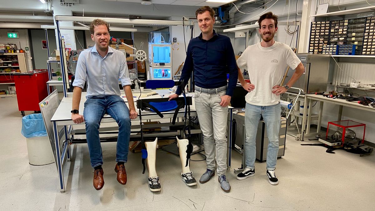 Rutger, Gerwin en Thomas werken aan betaalbare 'looprobot' die mensen ...
