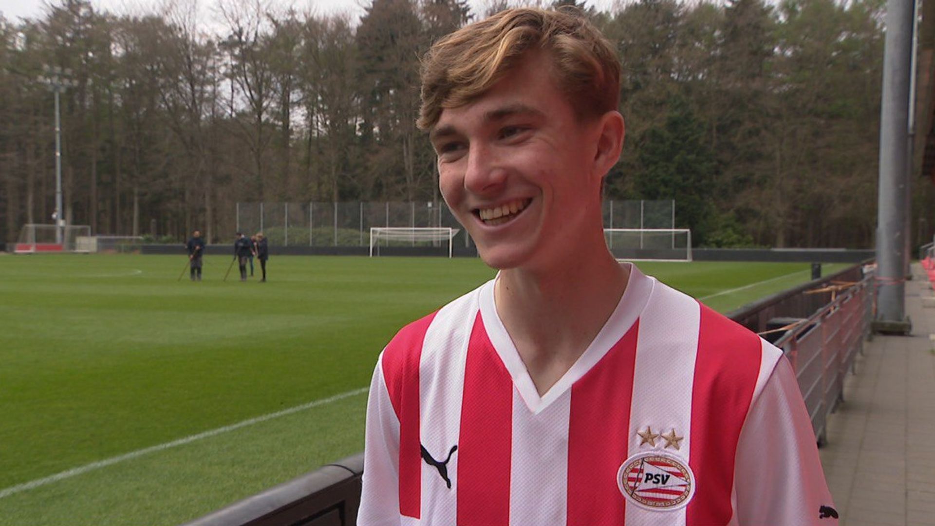 Tygo Land(t) goed bij PSV: 'Hij zit sneller bij het eerste dan hij zelf ...