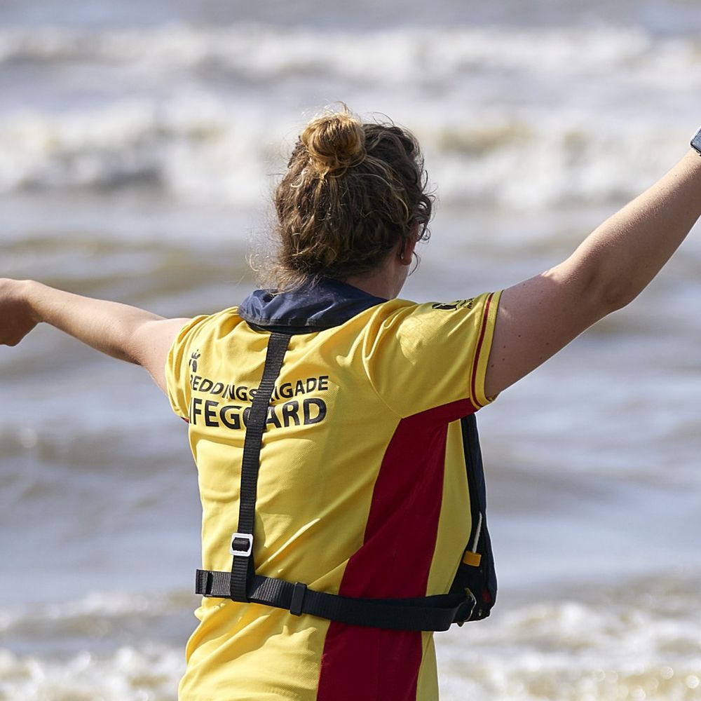 Noordzee gevaarlijk om in te zwemmen, gele vlag gehesen langs stranden ...