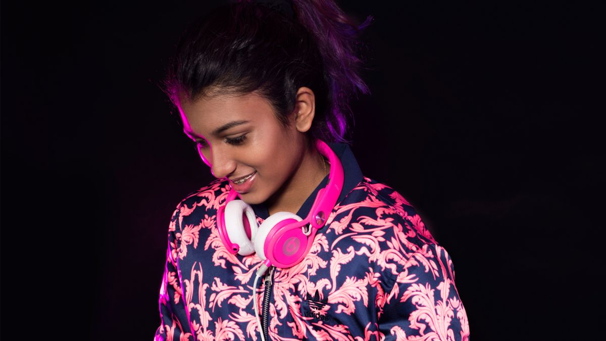 Haagse dj Kendis (13) brengt eerste nummer uit - Omroep West