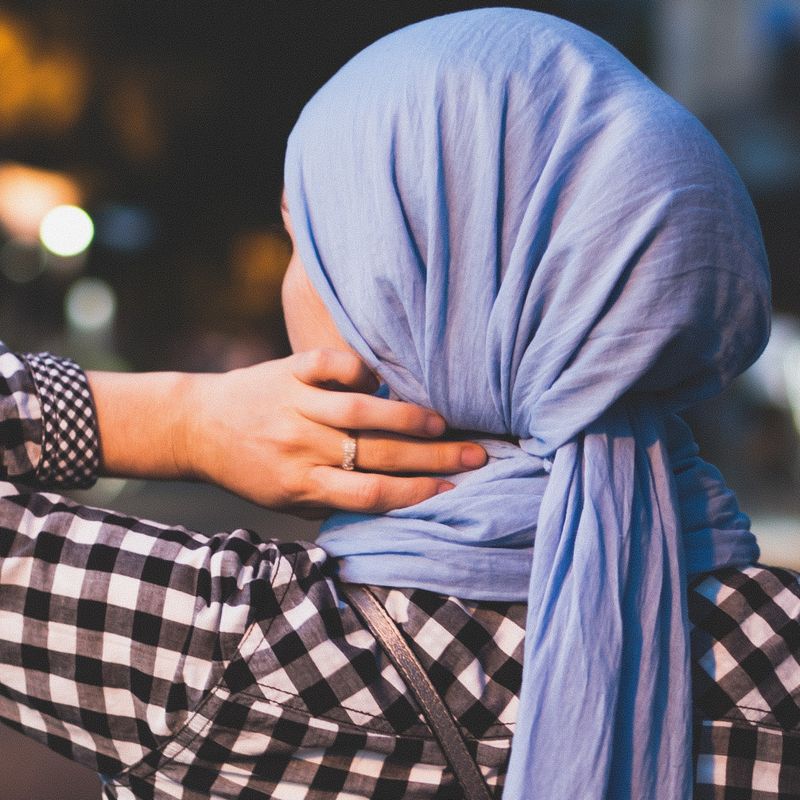 Mervet (26) werd gediscrimineerd bij stage: 'Ben je bereid wat aan je ...