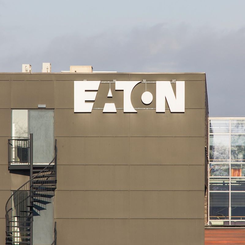 Gekleurde pieten bij actie Eaton Hengelo - Oost