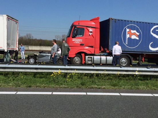 Dode en gewonden bij ongeluk A15 naar Rotterdam - Rijnmond