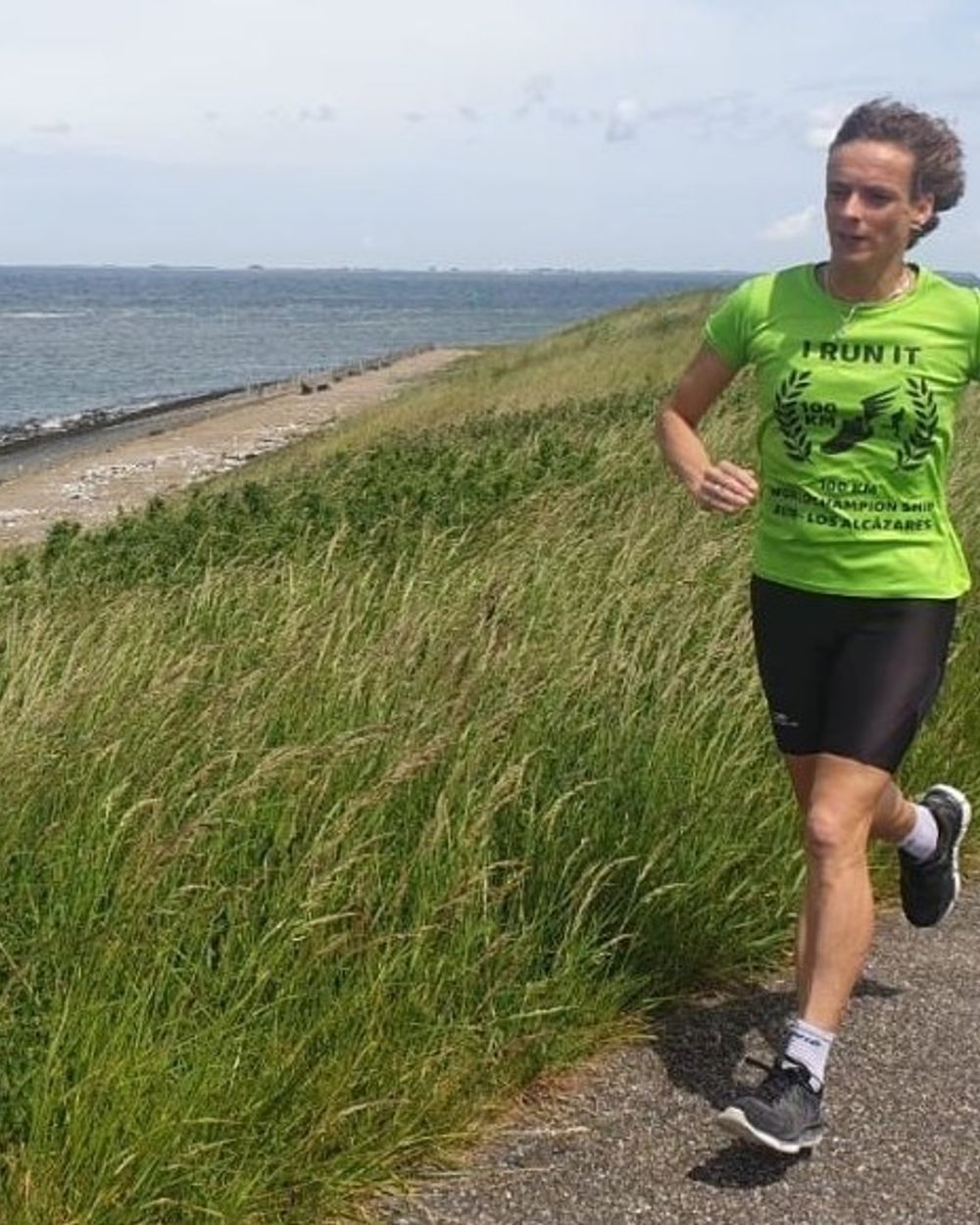 Leonie Ton en Edward de Leng ruim op tijd binnen in Spartathlon ...