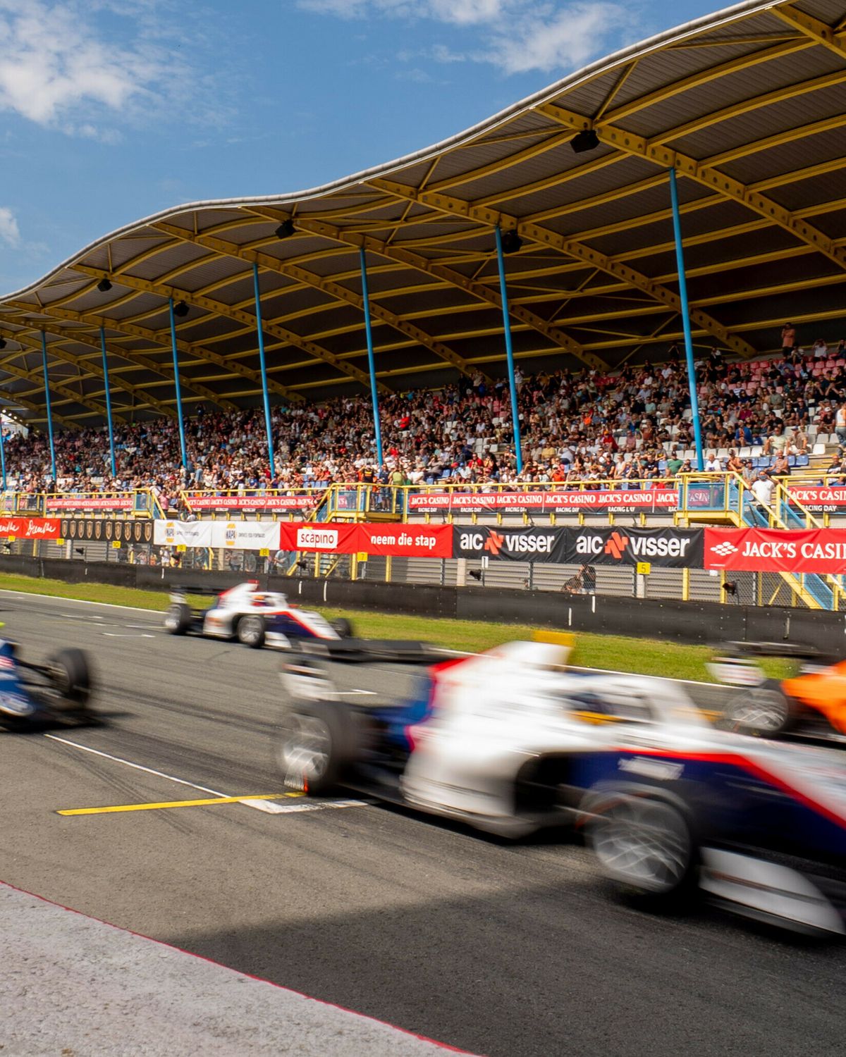 In Beeld: The Racing Day op TT Circuit - RTV Drenthe