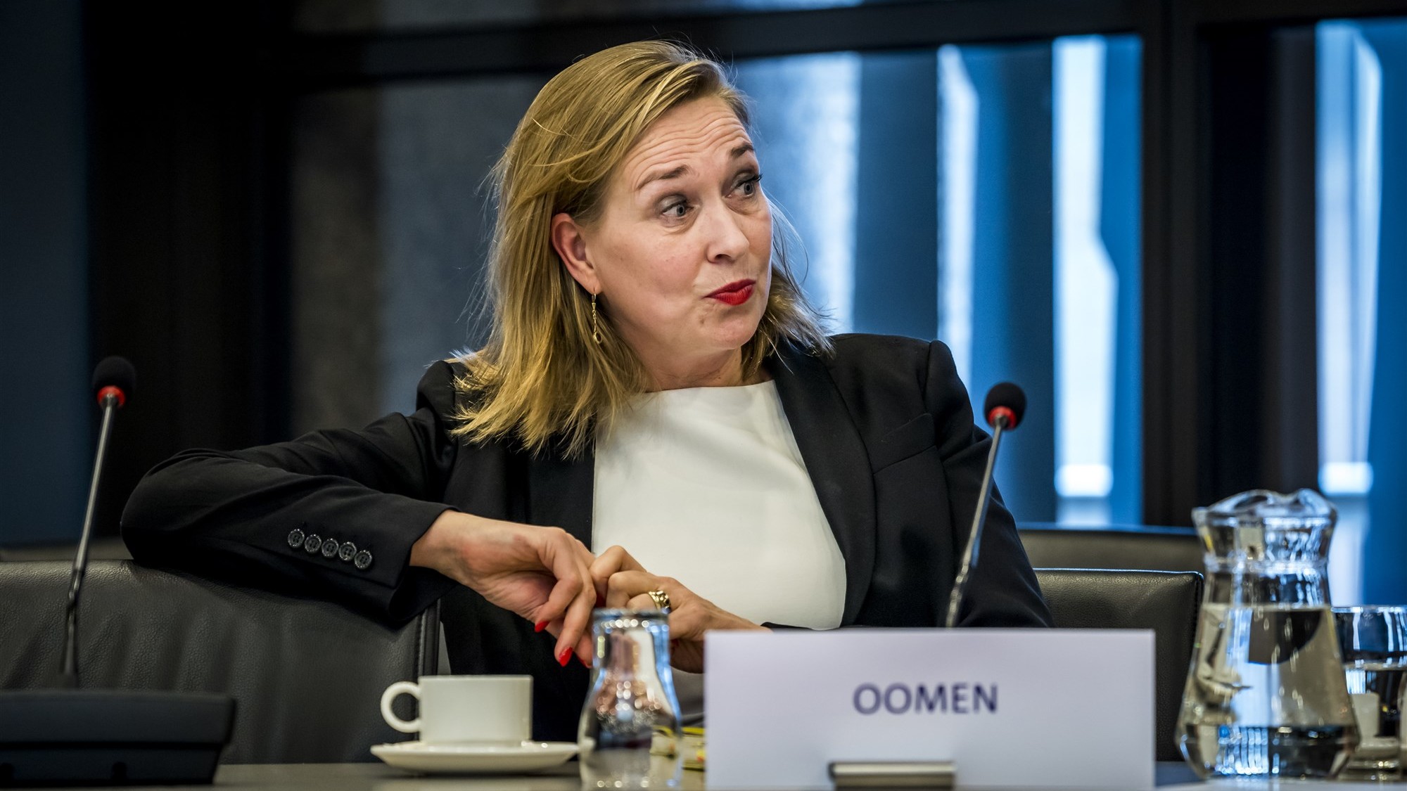 Oomen over loonkloof tussen man en vrouw: 'Maak salarissen bespreekbaar!' - Omroep Zeeland