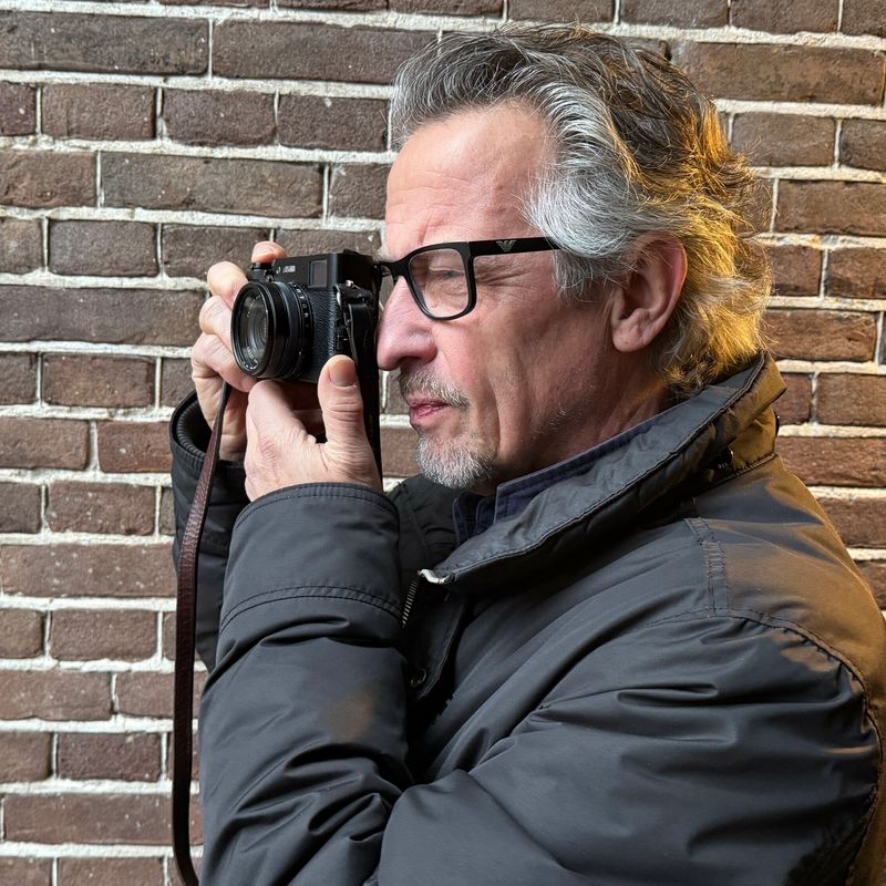 Fotograaf Sake Elzinga nu zelf het onderwerp in portret: 'Confronterend ...