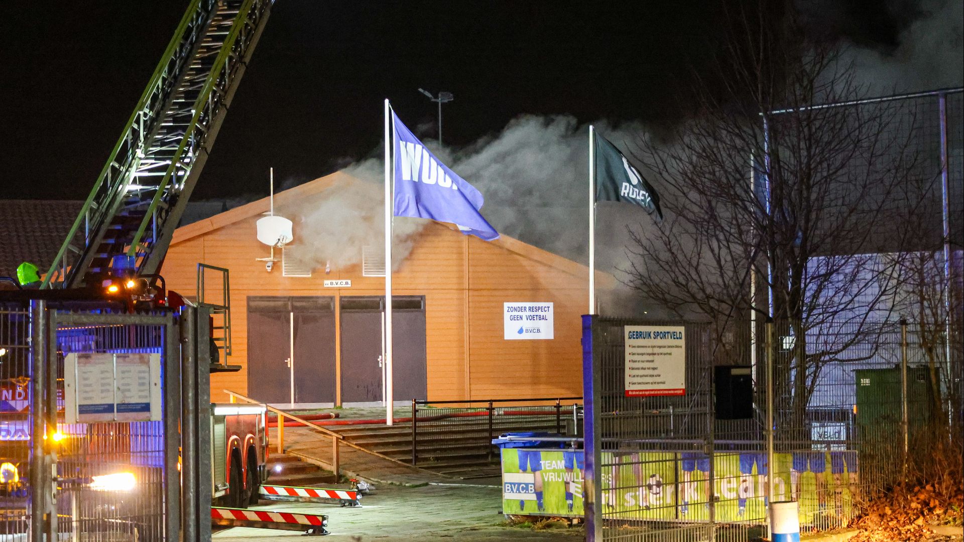 Korte, felle brand in kantine voetbalvereniging BVCB Bergschenhoek ...