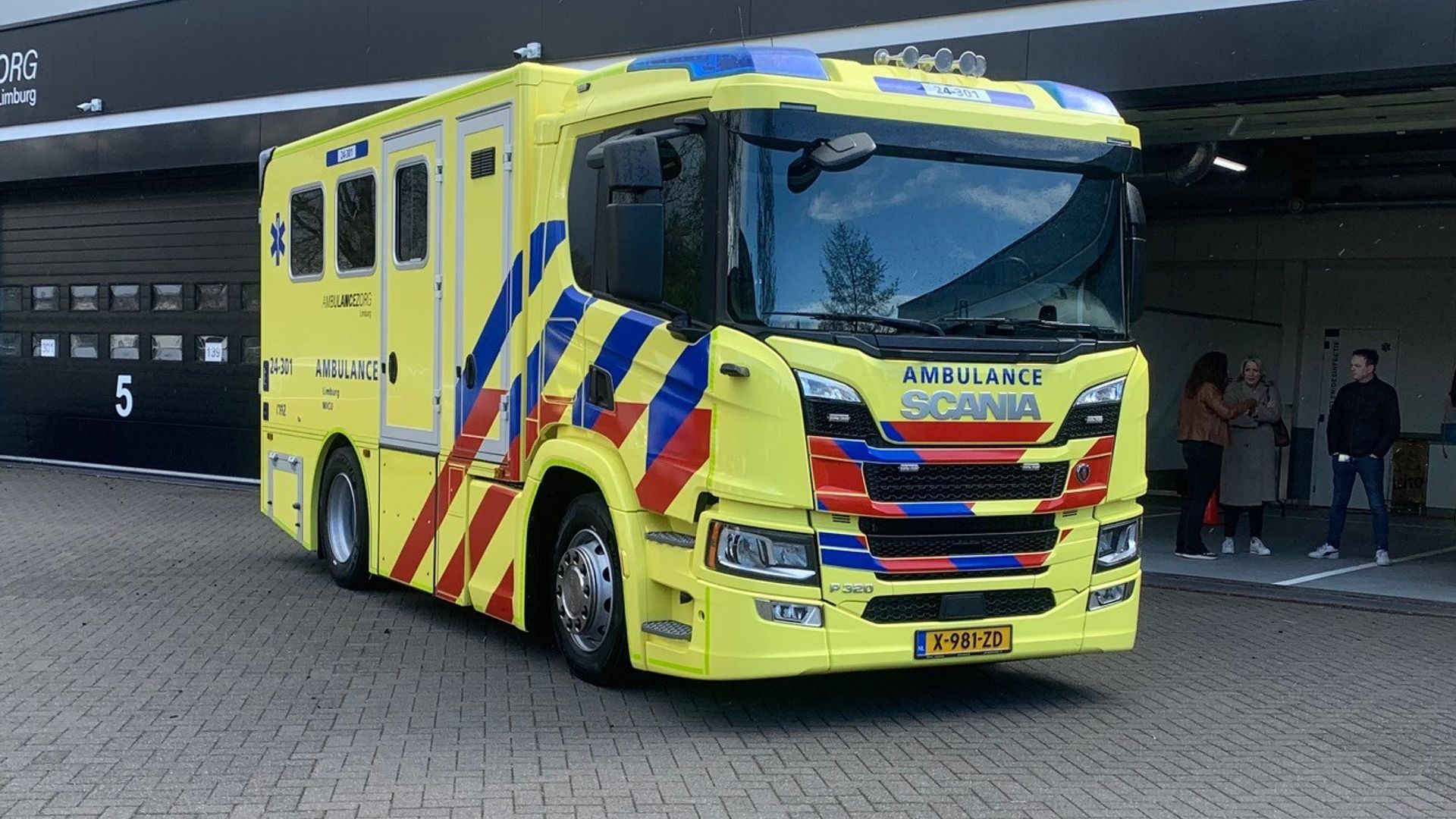 Nieuwe IC-ambulance voor ambulancezorg Limburg - L1 Nieuws