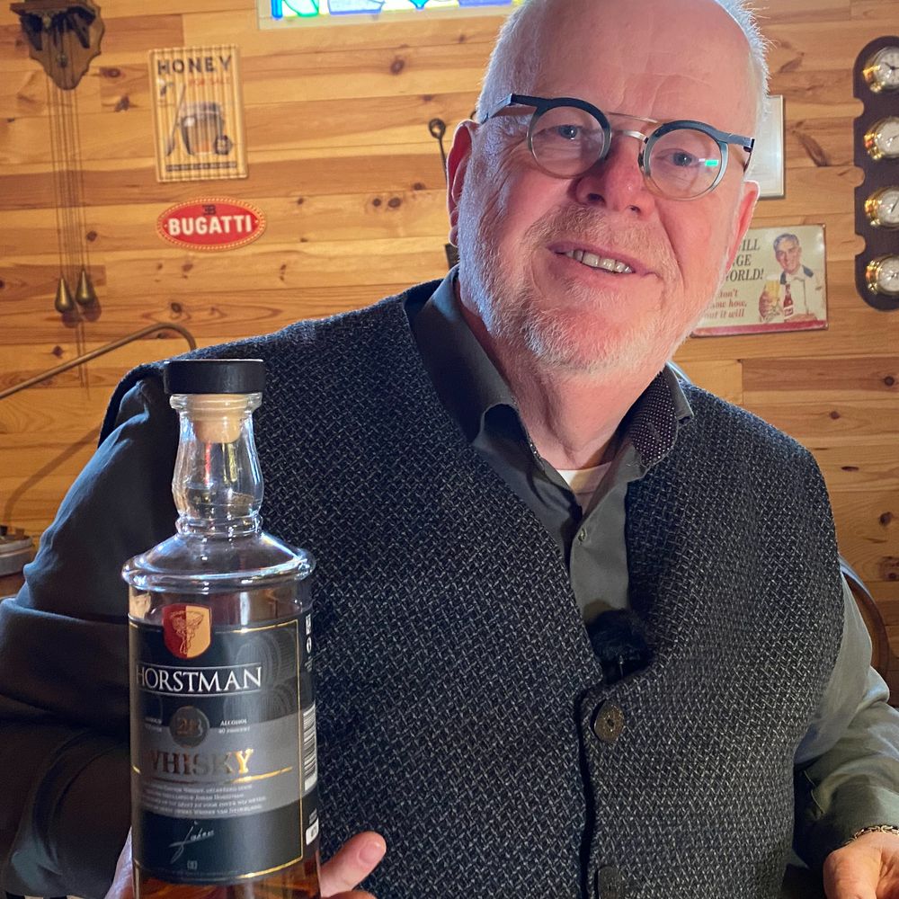 Johan uit Glanerbrug heeft de oudste whisky van Nederland gemaakt - Oost