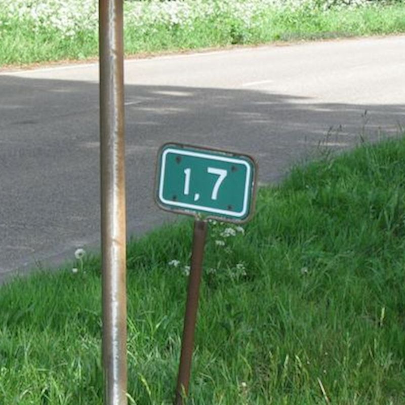 Hectometerpaal en straatnaambord gestolen - Oost