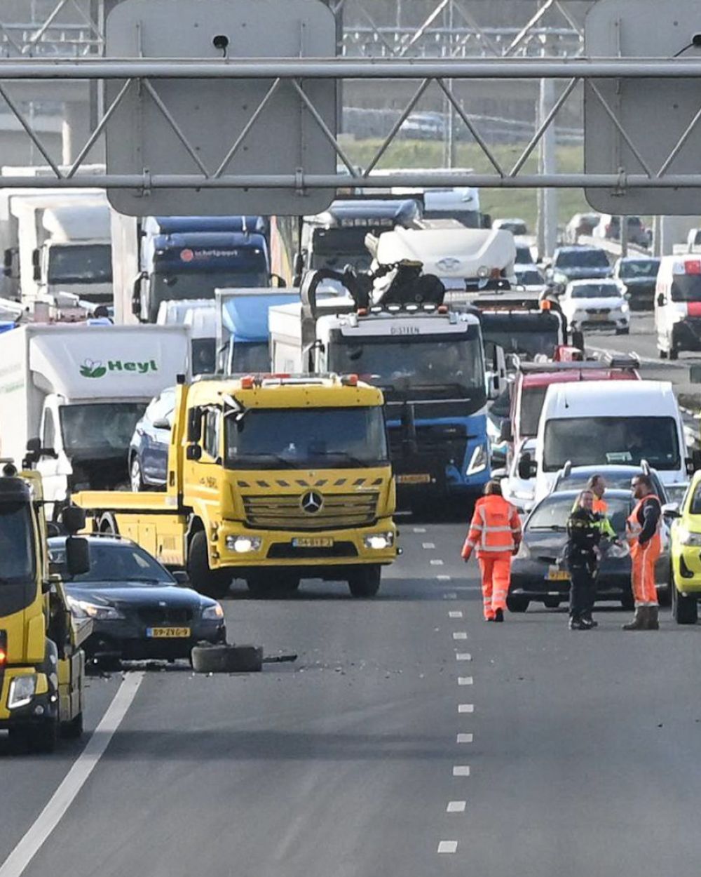 Drie ongelukken op A4 met files tot gevolg - Omroep West