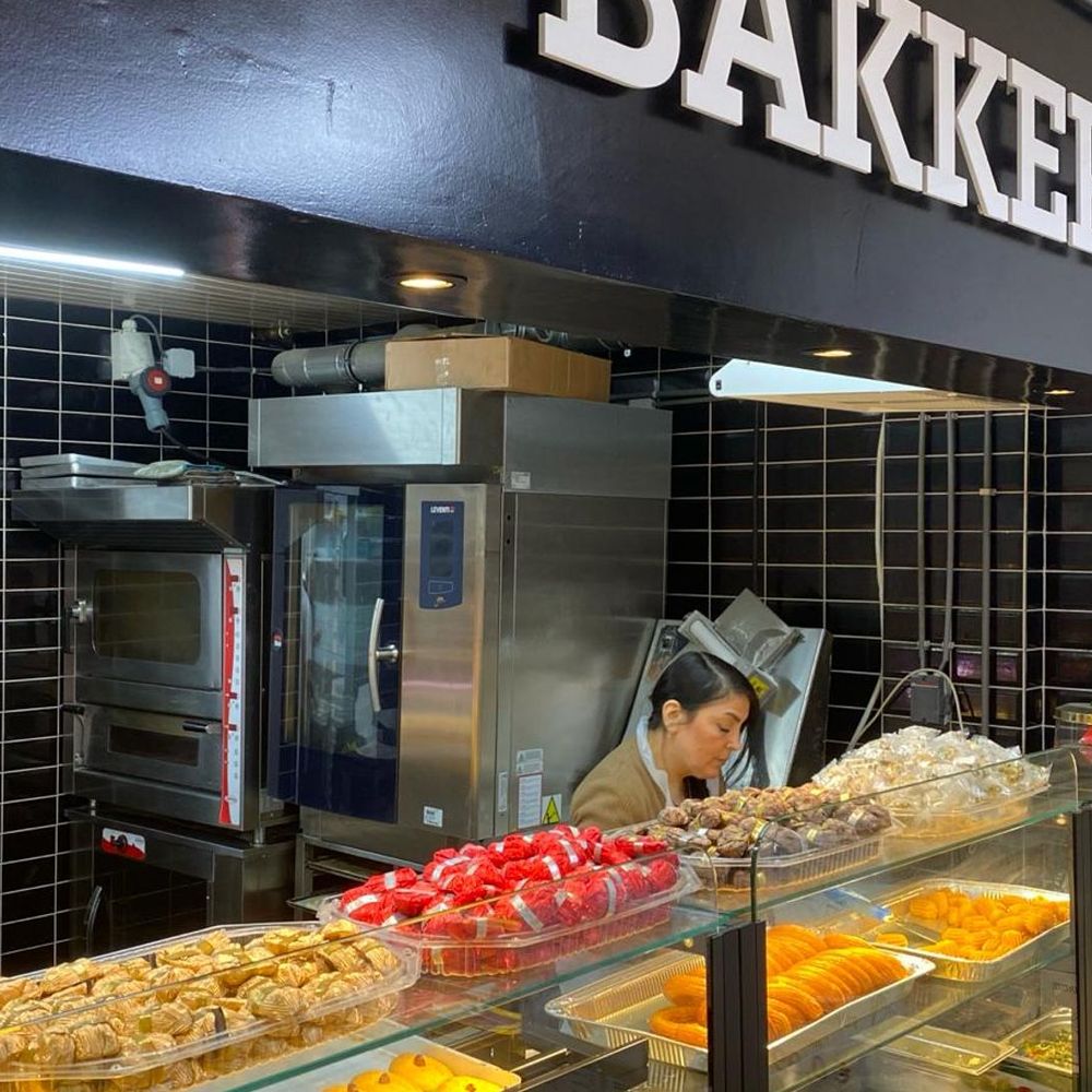 Drukte in Turkse bakkerij in Hengelo door begin van de Ramadan: "We ...