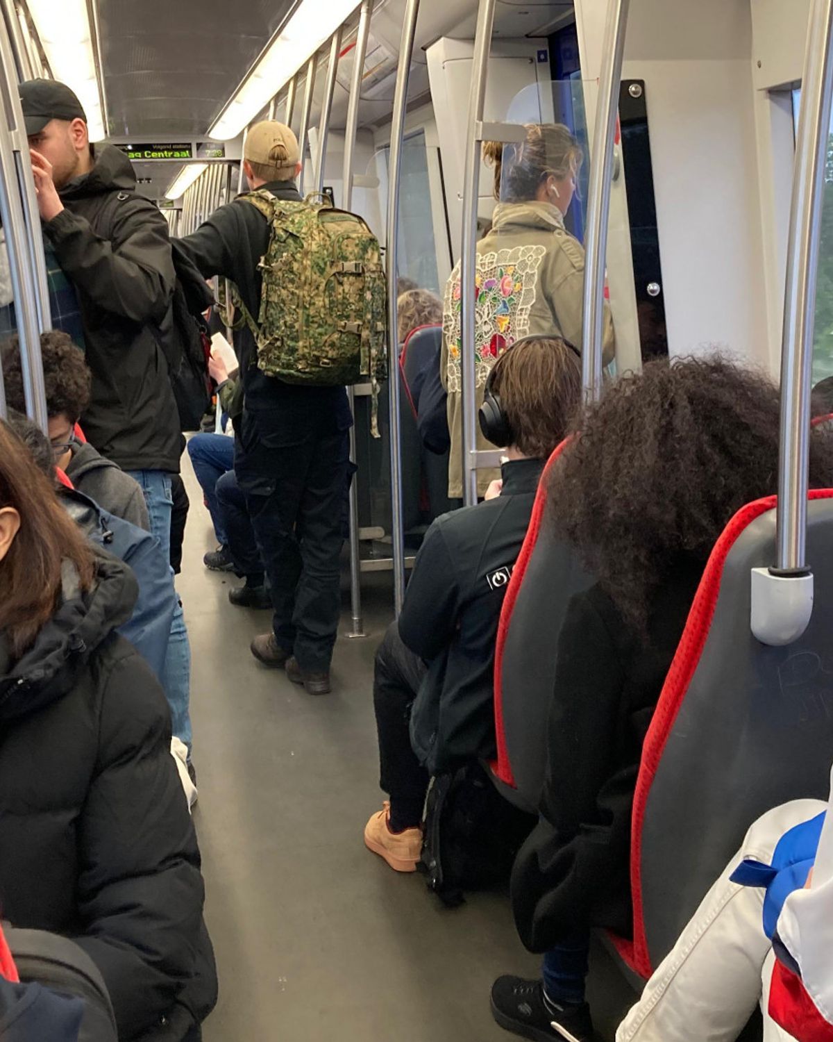Treinstaking | Volle metro's en bussen, in heel Nederland rijden geen ...