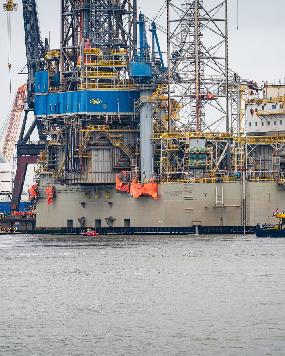 Lichaam man (59) die bij boorplatform in water viel na drie weken ...