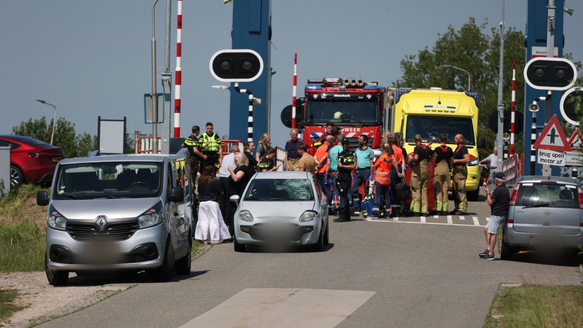 Fietser aangereden door auto in Leerbroek: persoon gewond - RTV Utrecht