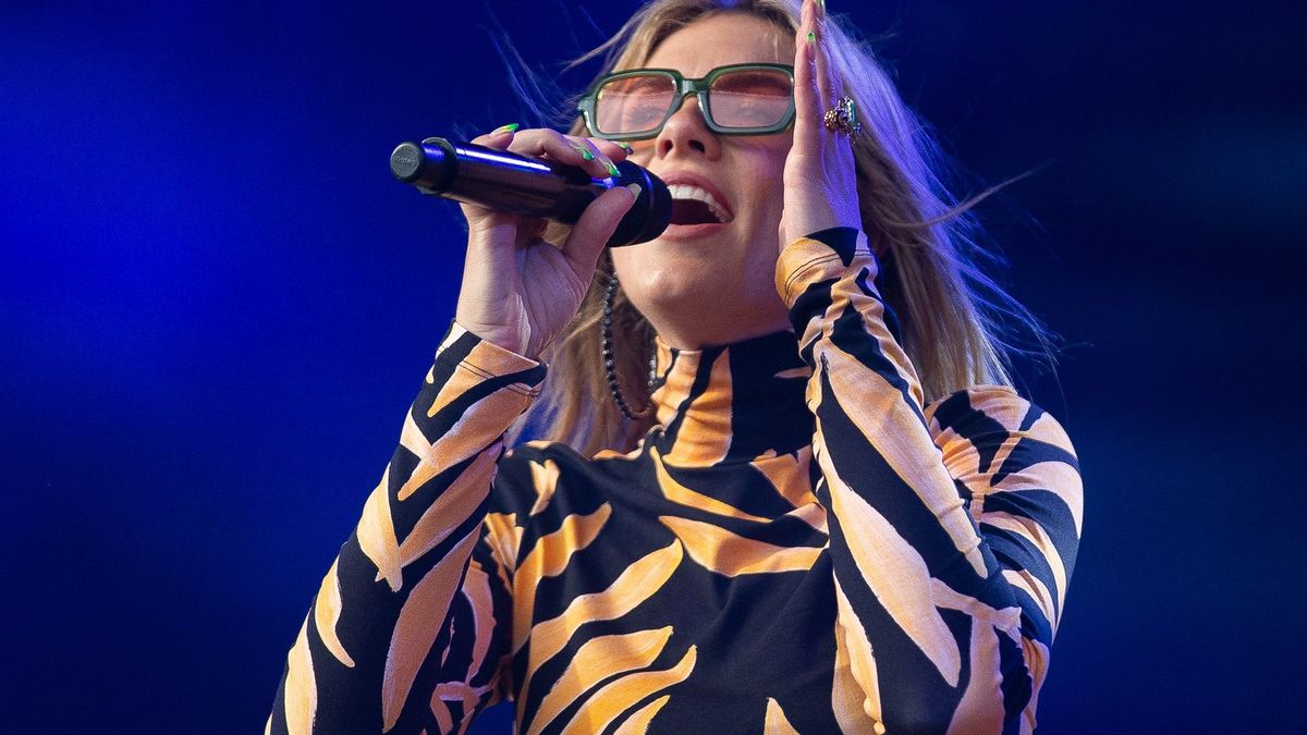 Zangeres Maan maakt line-up Vestrock compleet - Omroep Zeeland