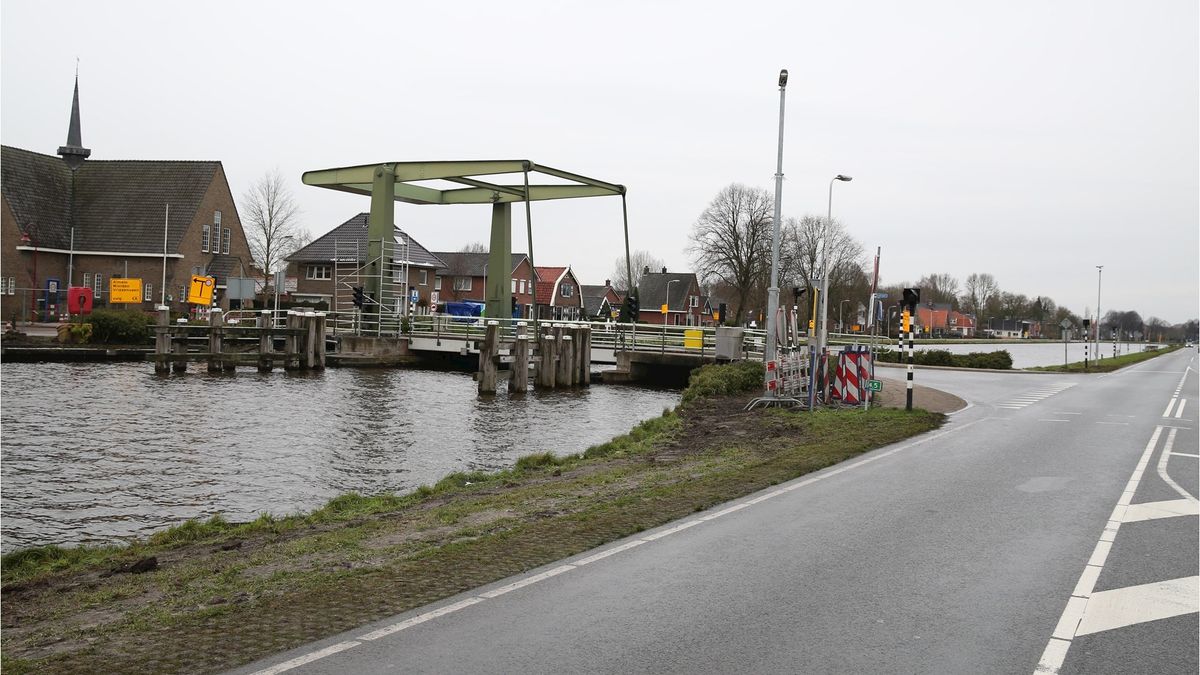 Leerlingen Daarlerveen met de bus naar school - Oost