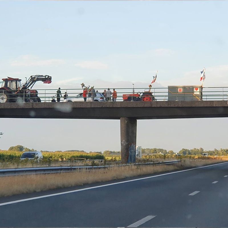 Burgemeester wil af van 'uiterlijk vertoon' bij demonstratie op viaduct A7 - RTV Noord