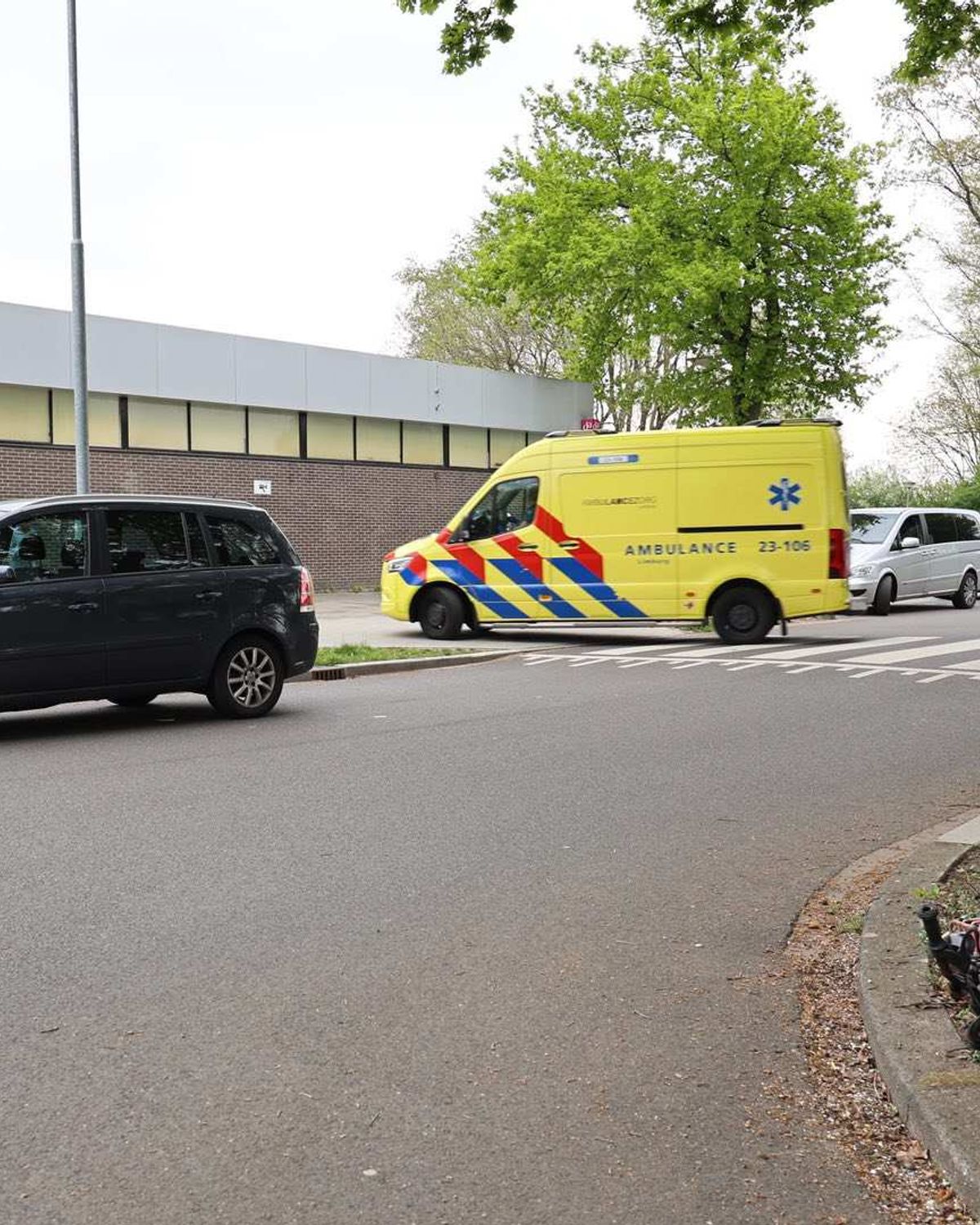 Jonge fietsster gewond bij aanrijding met auto - L1 Nieuws