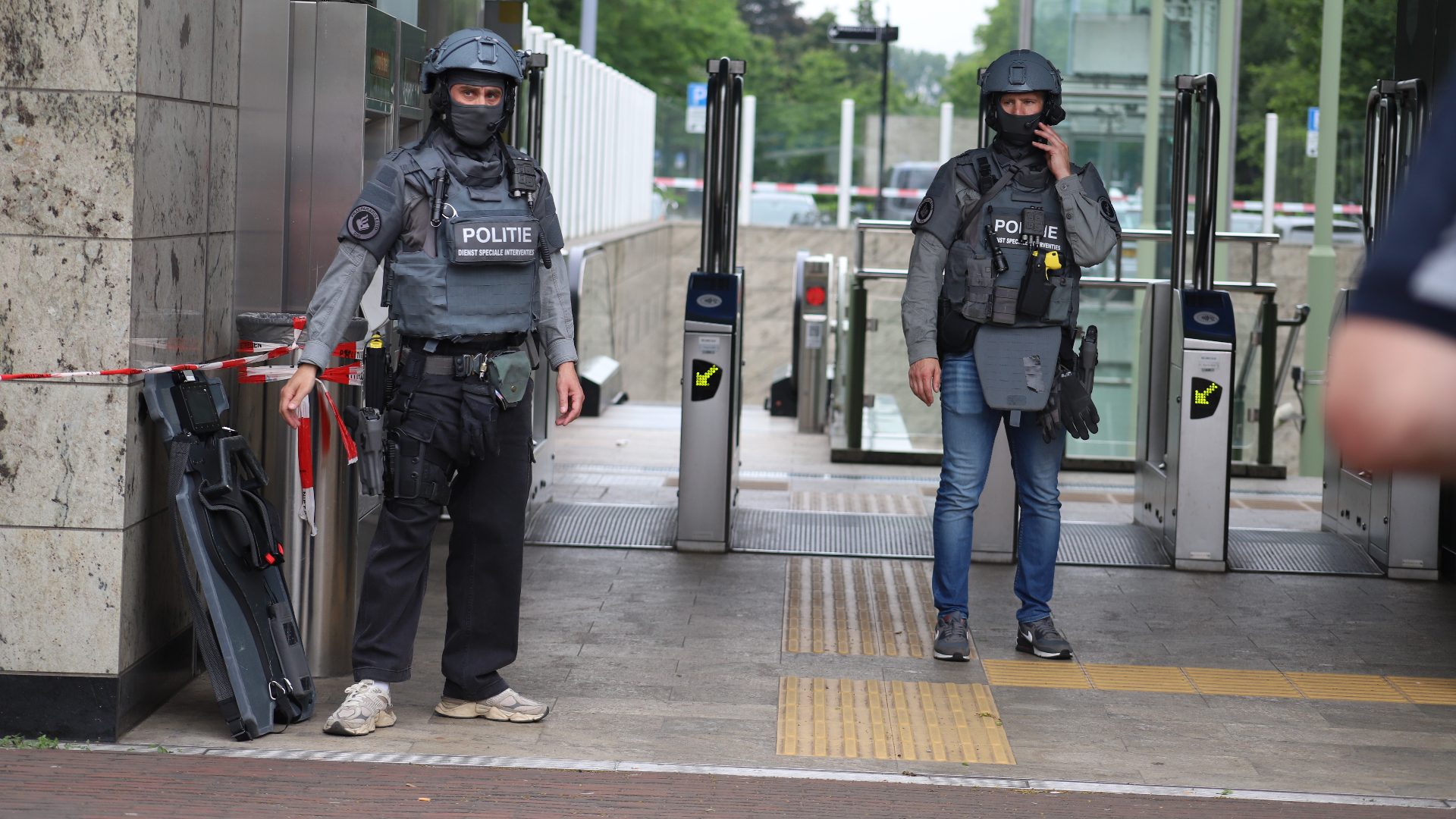 Arrestatieteam op metrostation voor 'dreigende situatie' - Rijnmond